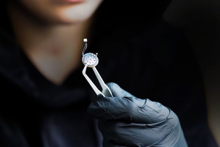 What Listening Devices Look Like (& How To Detect Them) - AlfredCamera Blog